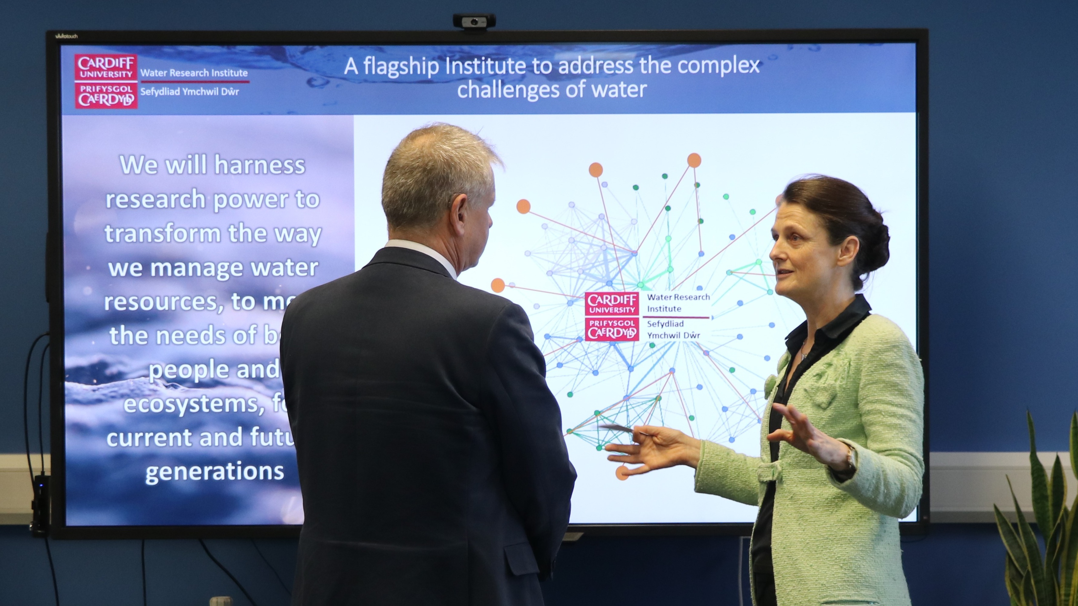 Vice-Chancellor visits the Water Research Institute - News - Cardiff ...