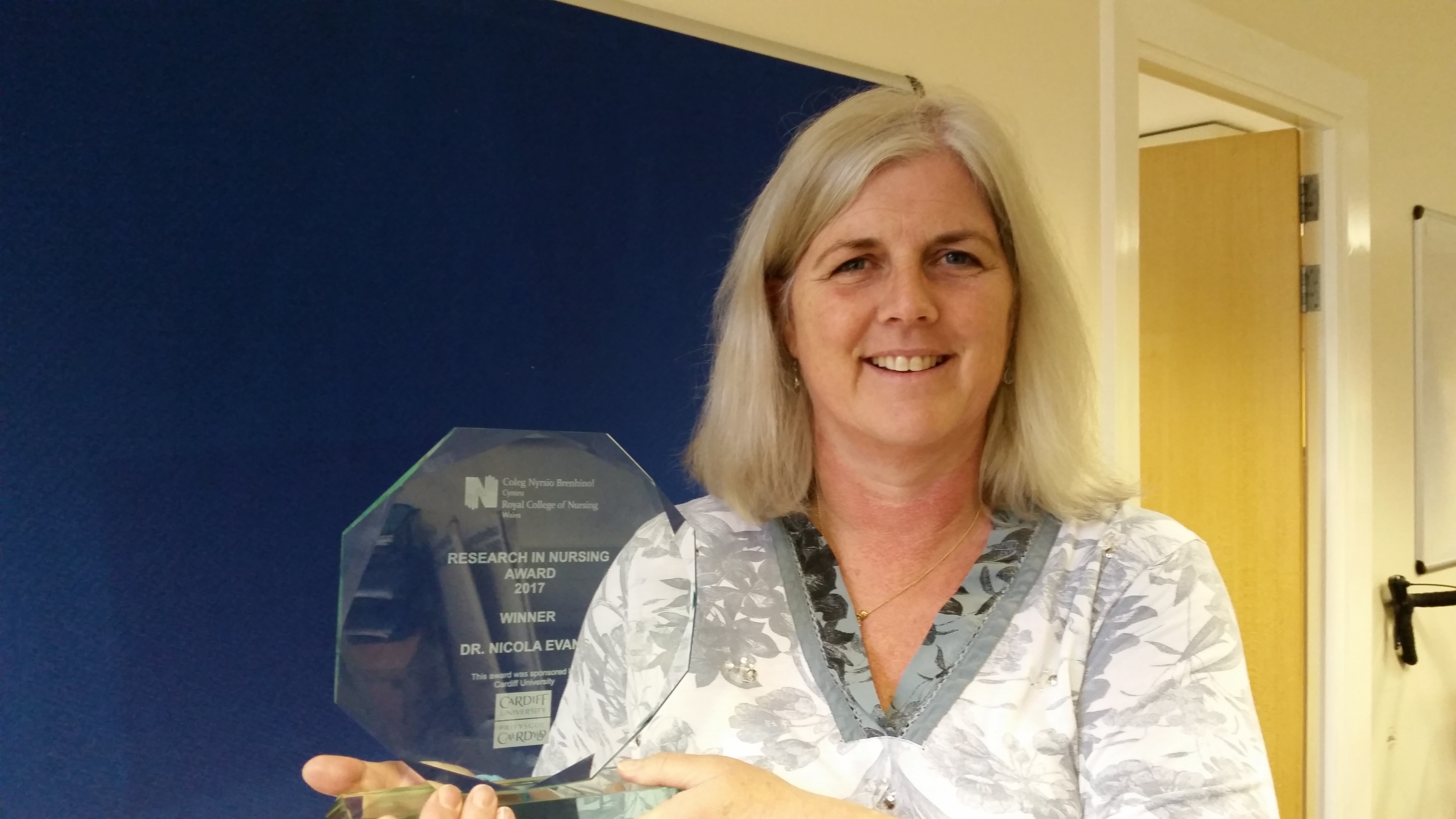 Senior Lecturer is awarded the RCN Wales Research in Nursing Award 2017 ...
